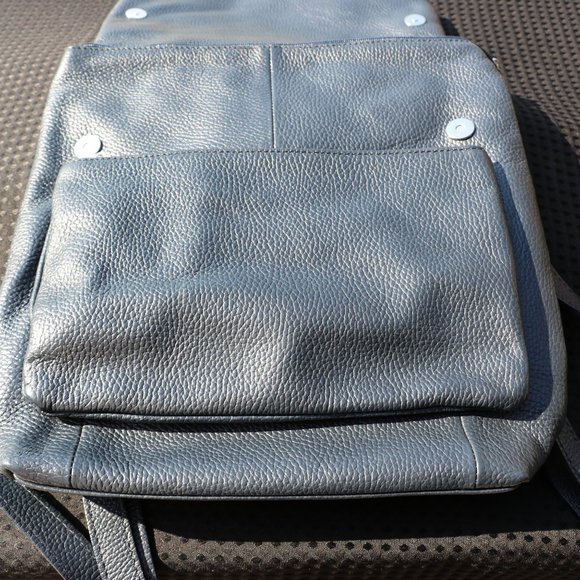 Isabella Rhea | Bags | Isabella Rhea Italian Leather Navy Blue Blue ...